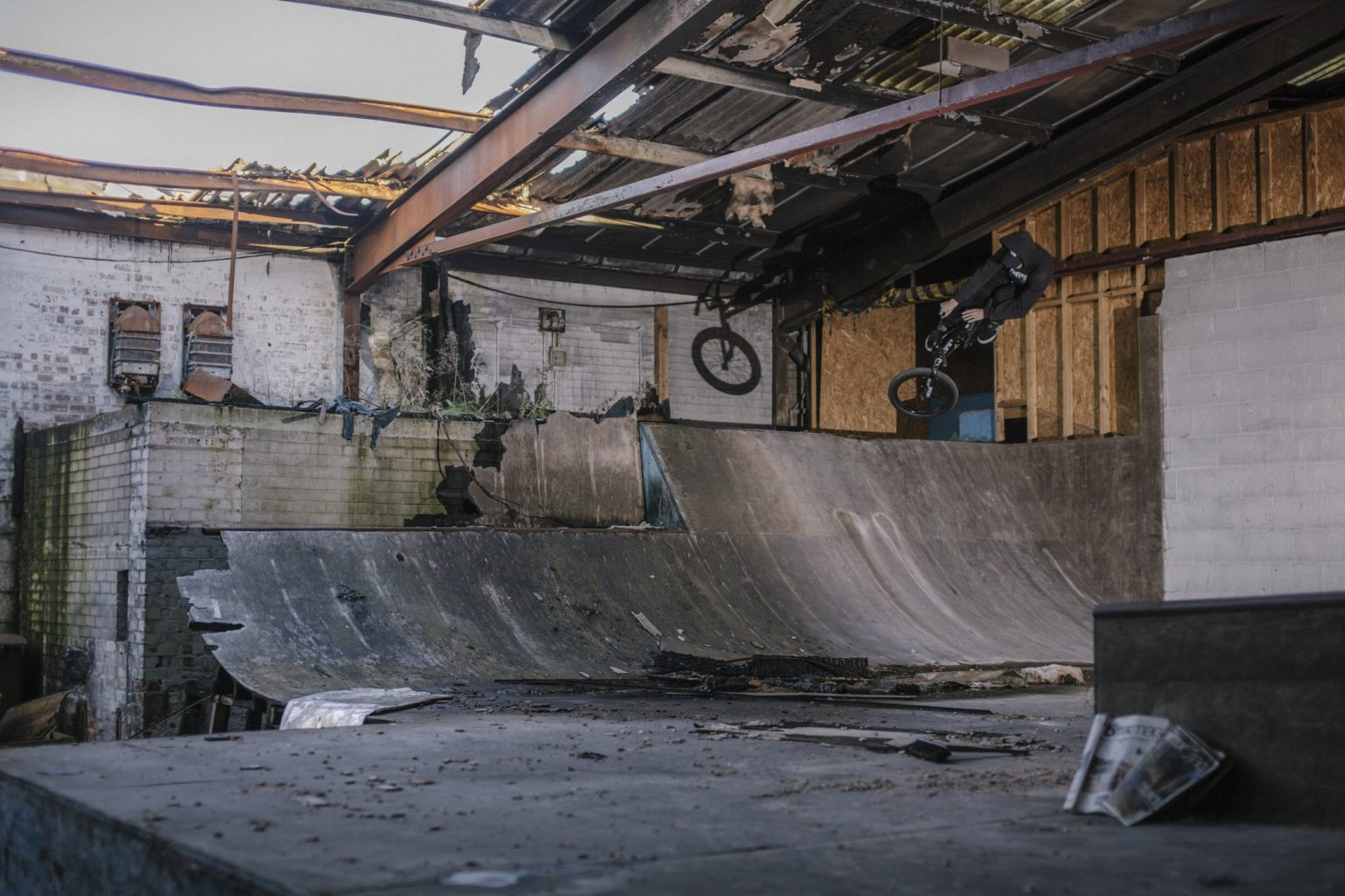 DERELICT: Exploring an Abandoned Skatepark | Ride UK...