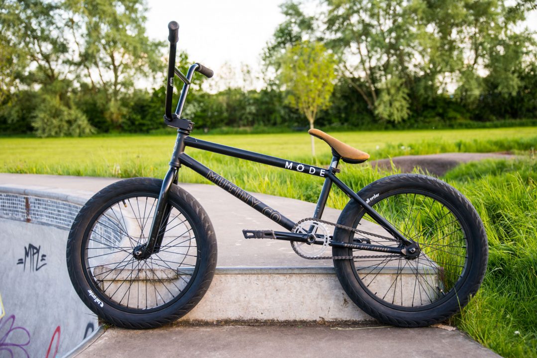BIKE CHECK: Tom Russell - Mutiny Death Grip - Ride U...
