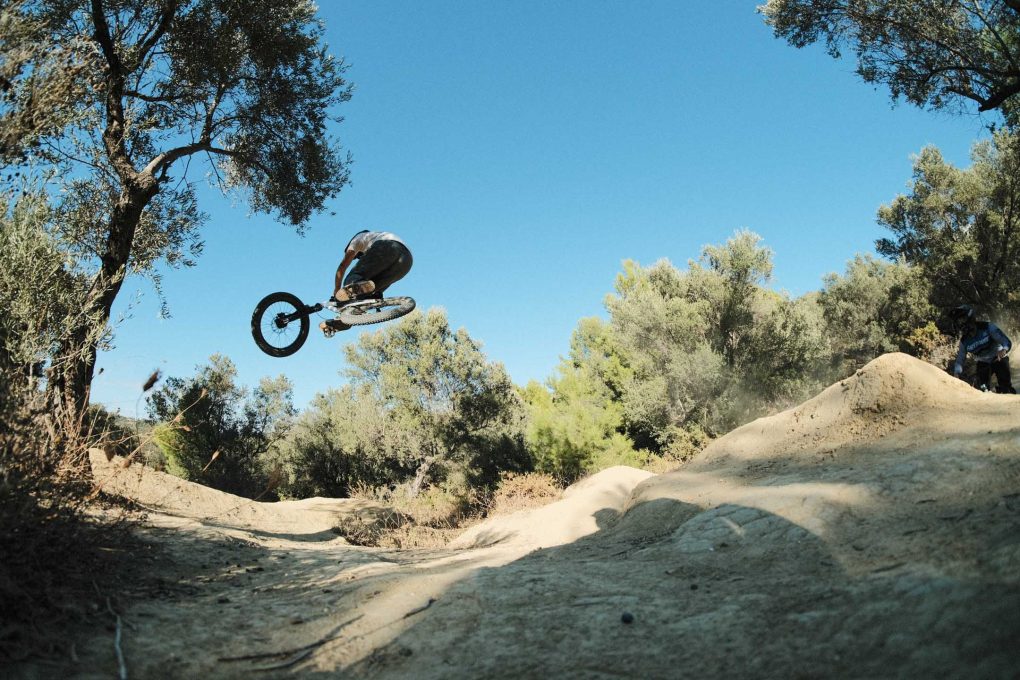 REVIEW: Fingers Crossed BMX – Fully Complete | Rid...